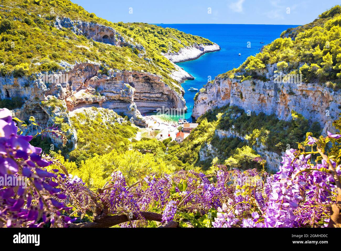Scenic Stiniva beach on island of Vis aerial view, Dalmatia archipelago ...