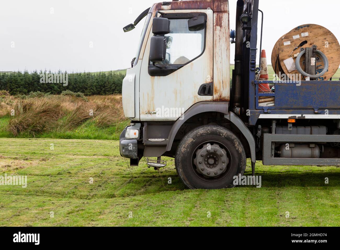 Lorry tyre damage hi-res stock photography and images - Alamy