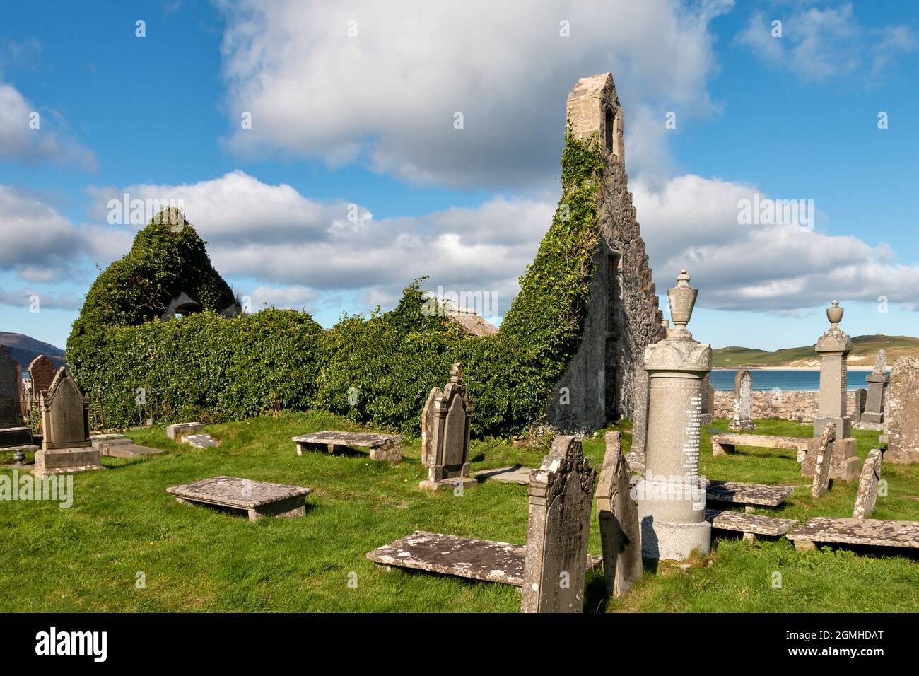 Old graveyard church ruins hi-res stock photography and images - Alamy