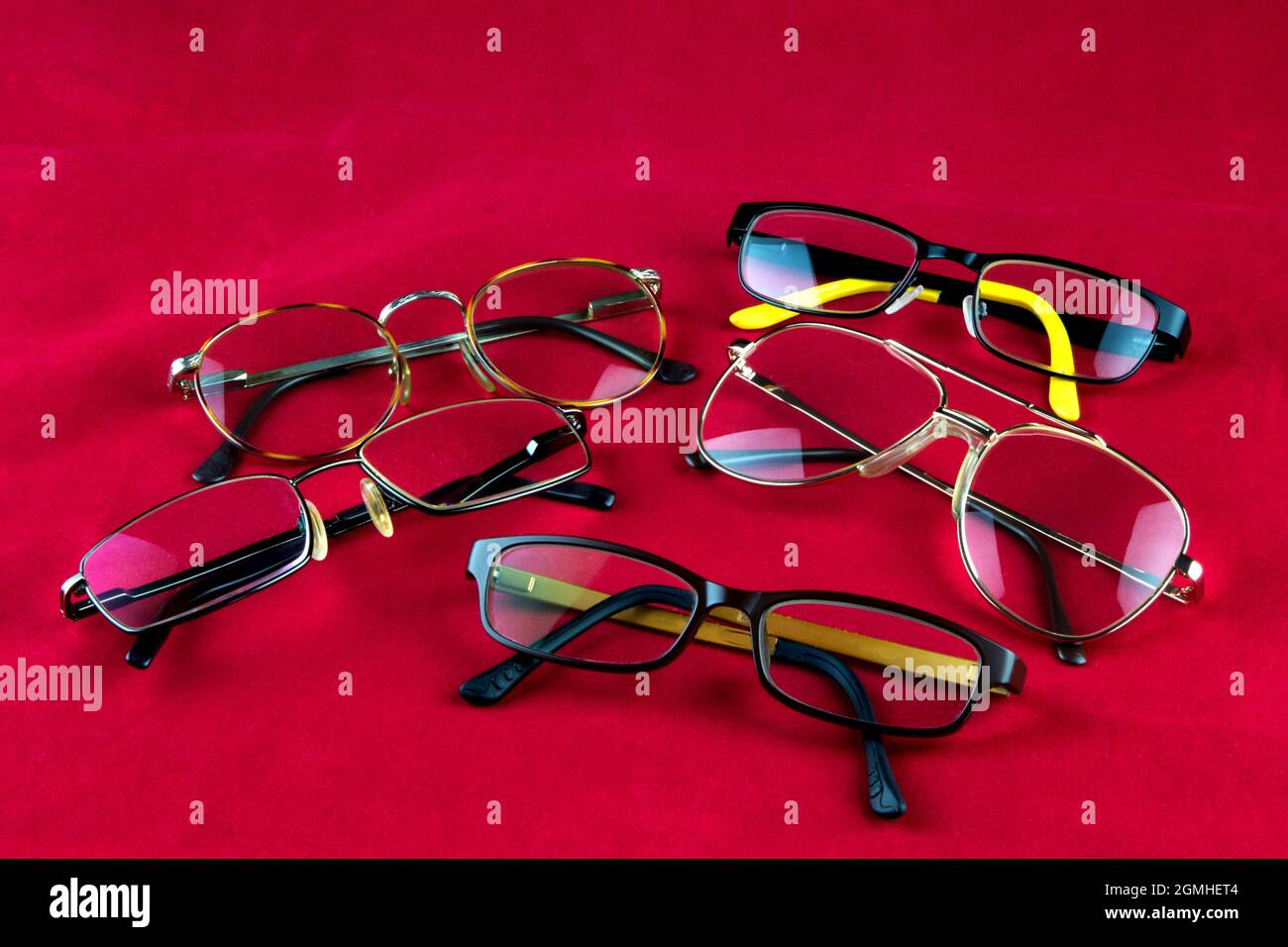 Wire spectacle frames hi-res stock photography and images - Alamy