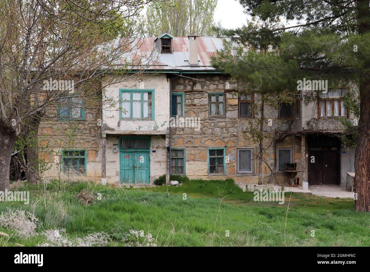 Stone ranch house exterior hi-res stock photography and images - Alamy