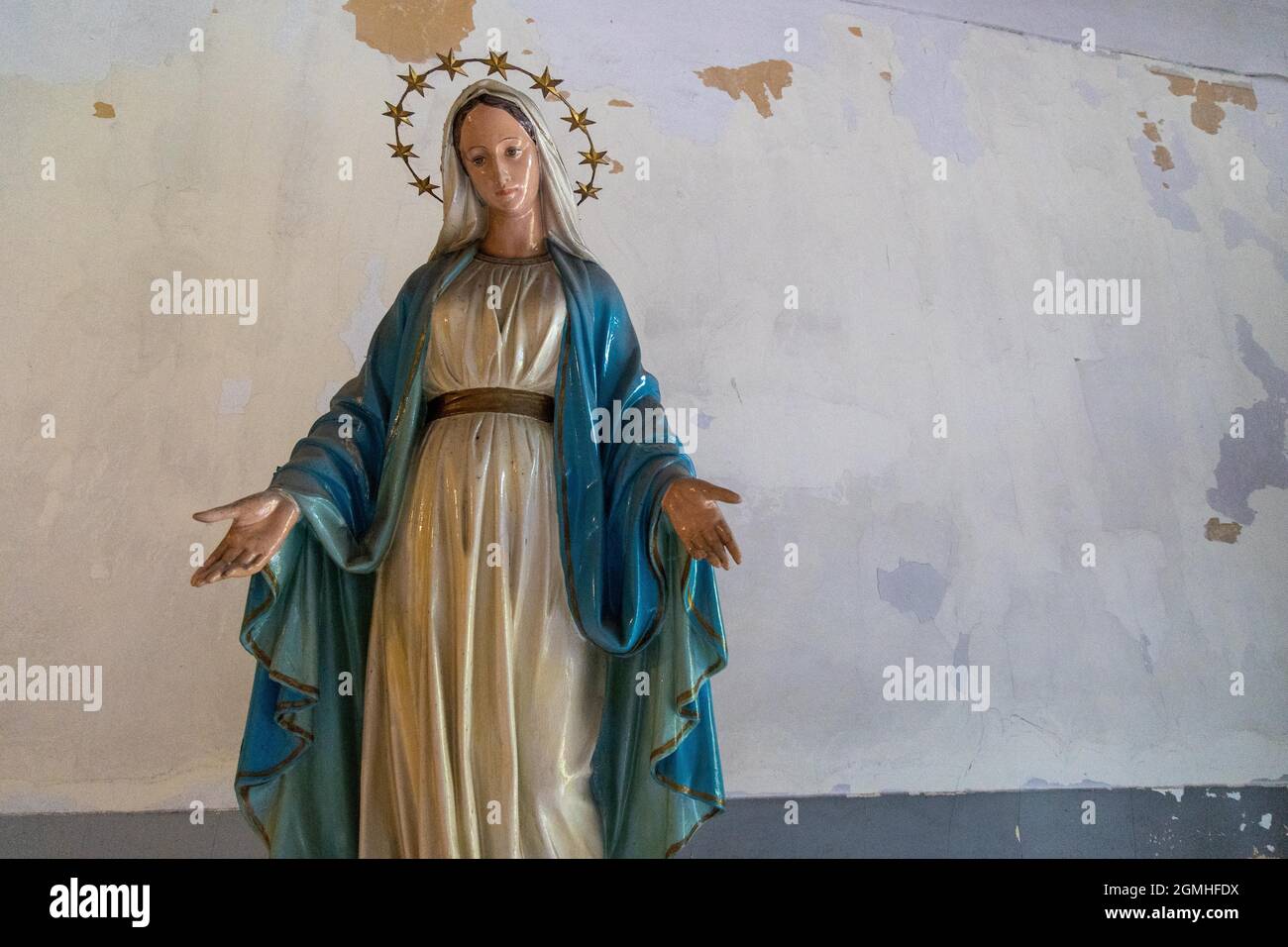 The blessed Virgin Mary statue figure Stock Photo - Alamy