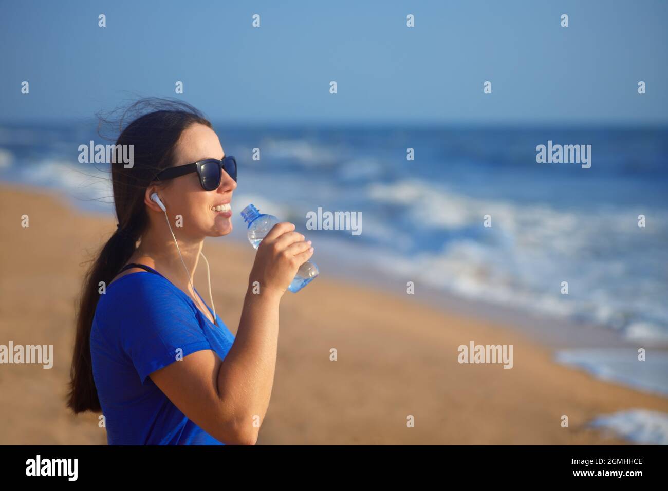 Woman with drink beach hi-res stock photography and images - Alamy