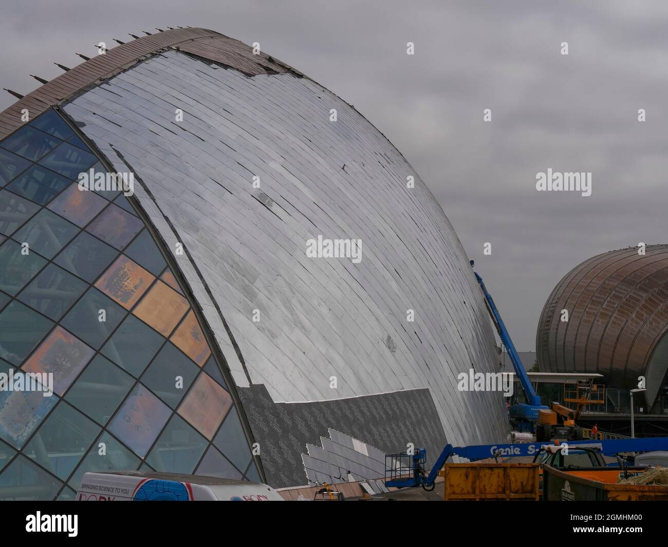 Titanium clad building hi-res stock photography and images - Alamy