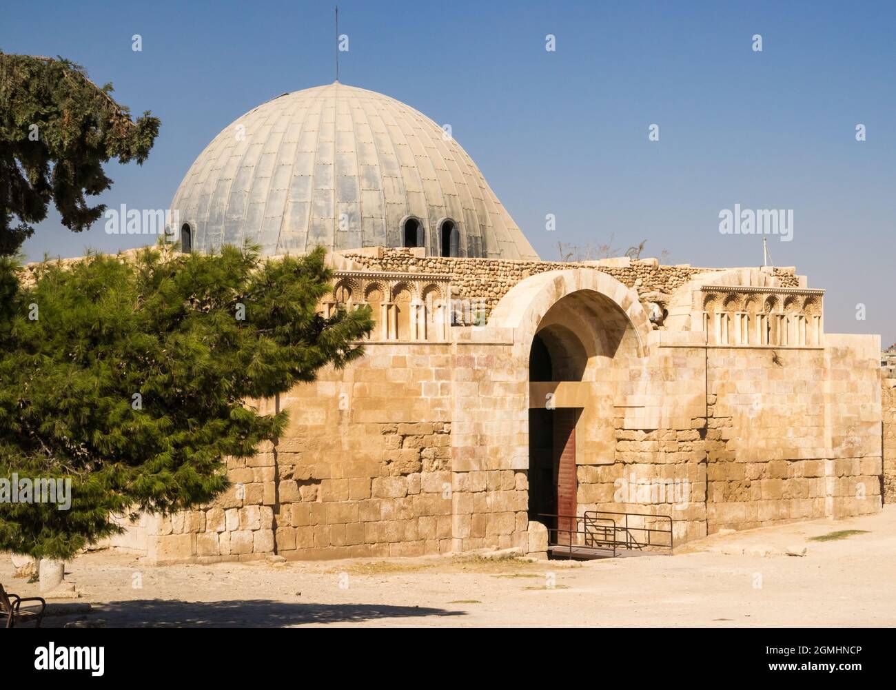 The old palace, one of the well-preserved buildings at Jabal al-Qal'a ...