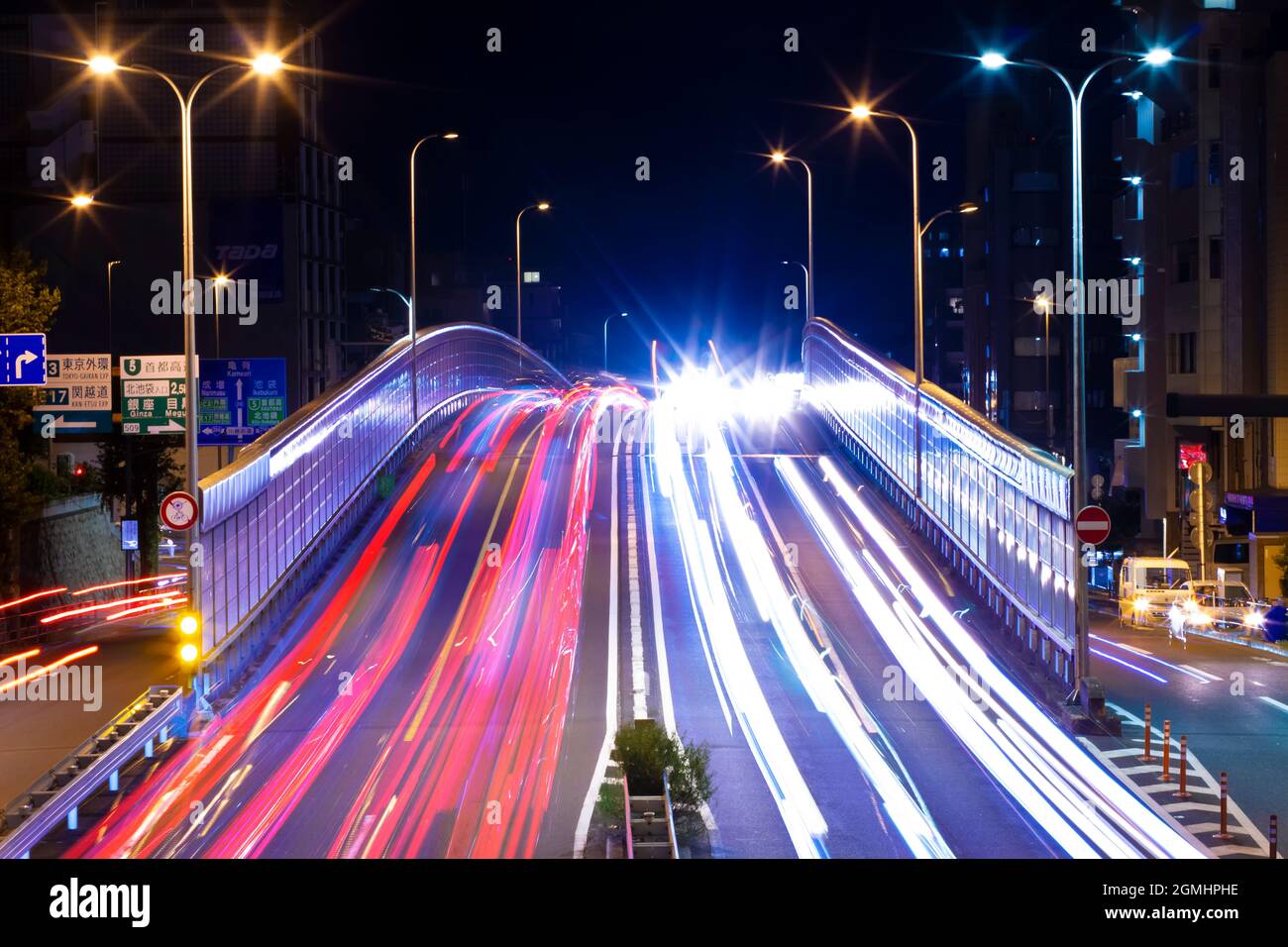 Timelapse street downtown in tokyo hi-res stock photography and images ...