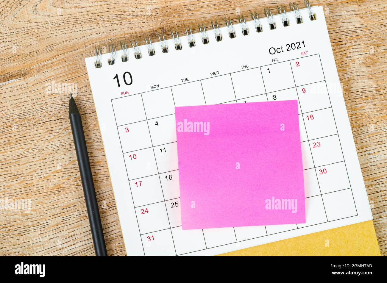 Blank sticky note on october 2021 desk calendar on wooden background ...