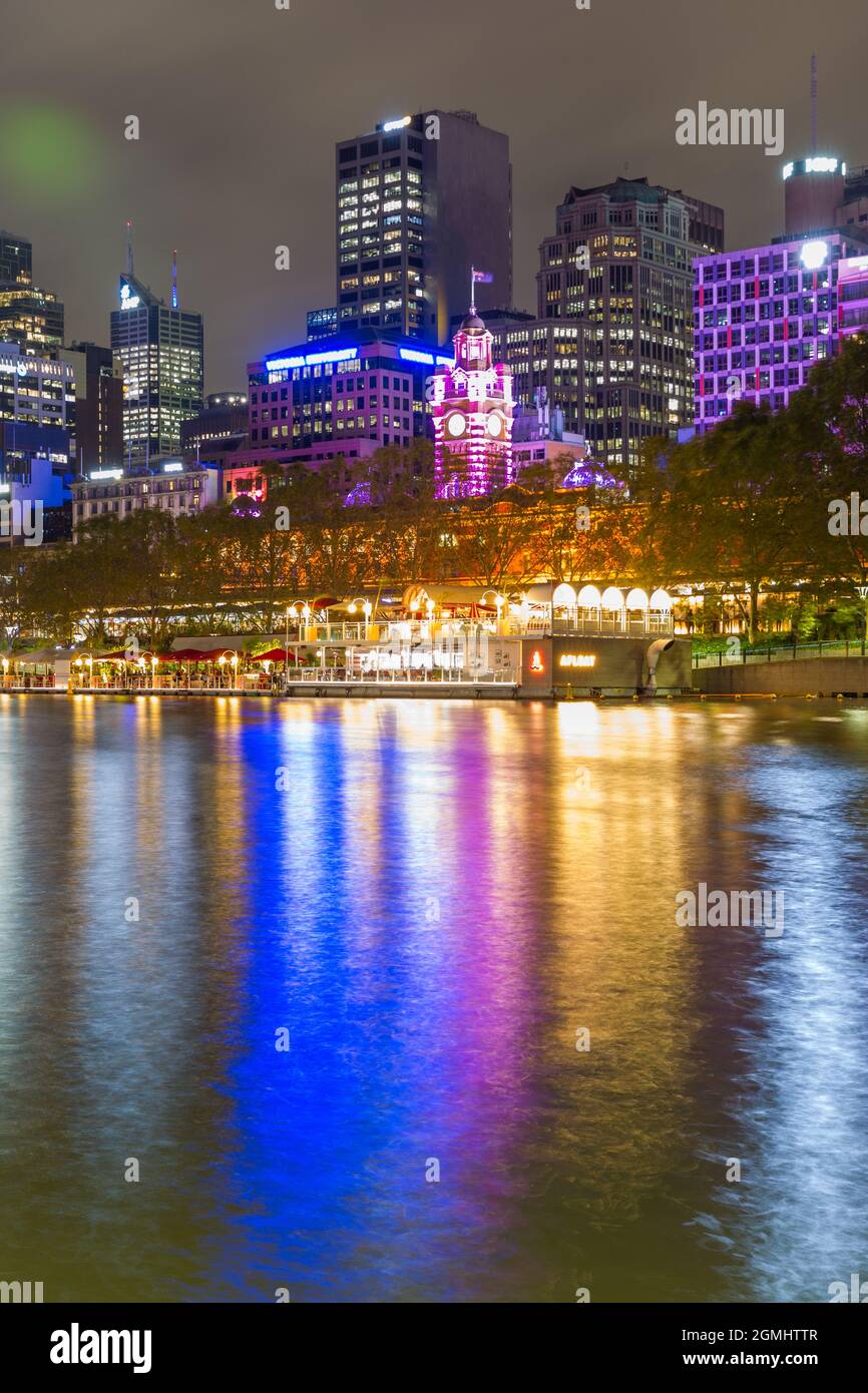 The city of Melbourne, Australia, seen by night from the Yarra River ...