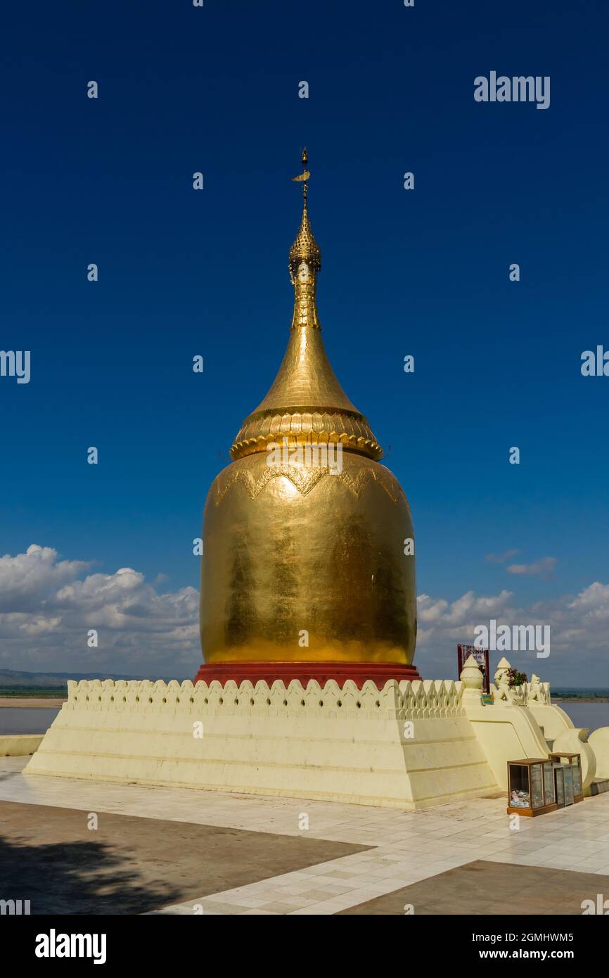 The golden Buphaya Pagoda in Ancient Bagan, Myanmar Stock Photo - Alamy