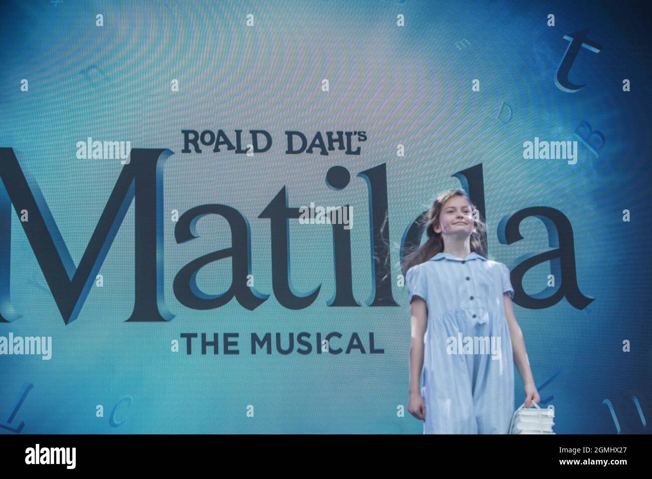 Lion king dancers uk hi-res stock photography and images - Alamy