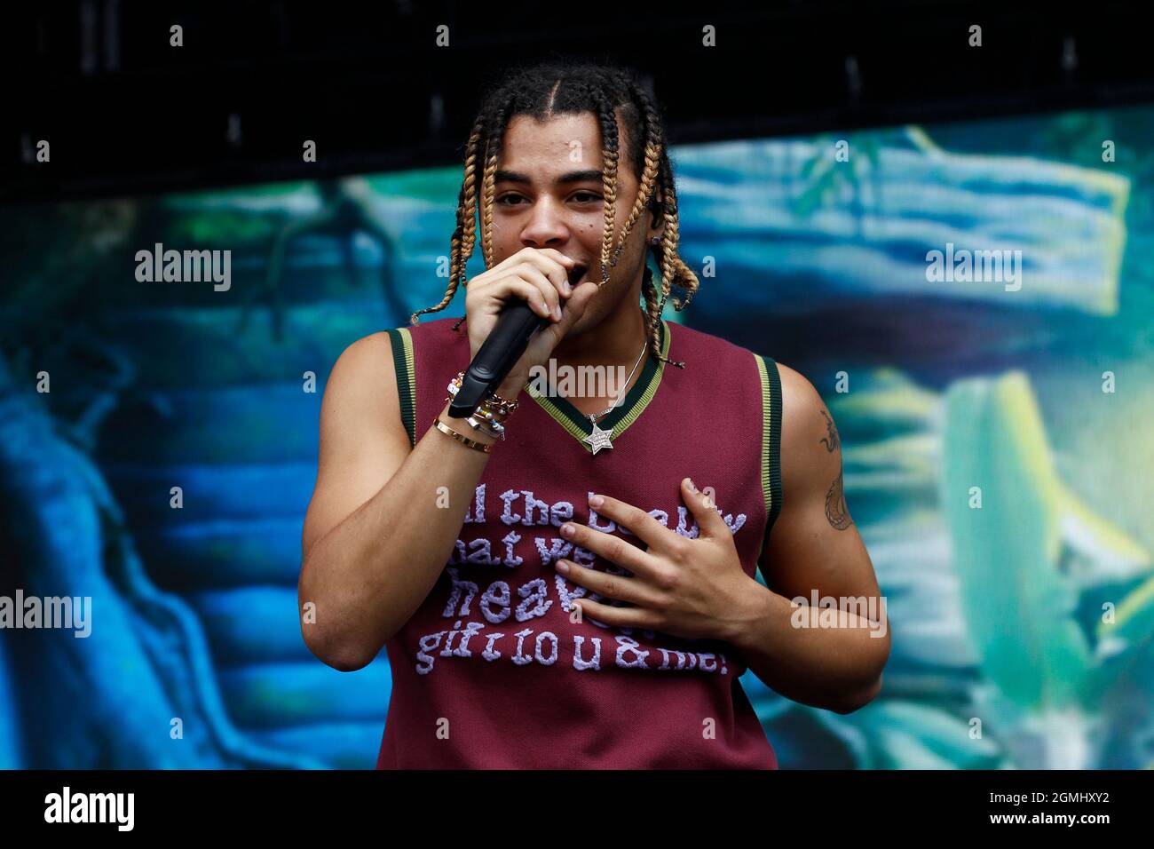 24kgoldn hi-res stock photography and images - Alamy