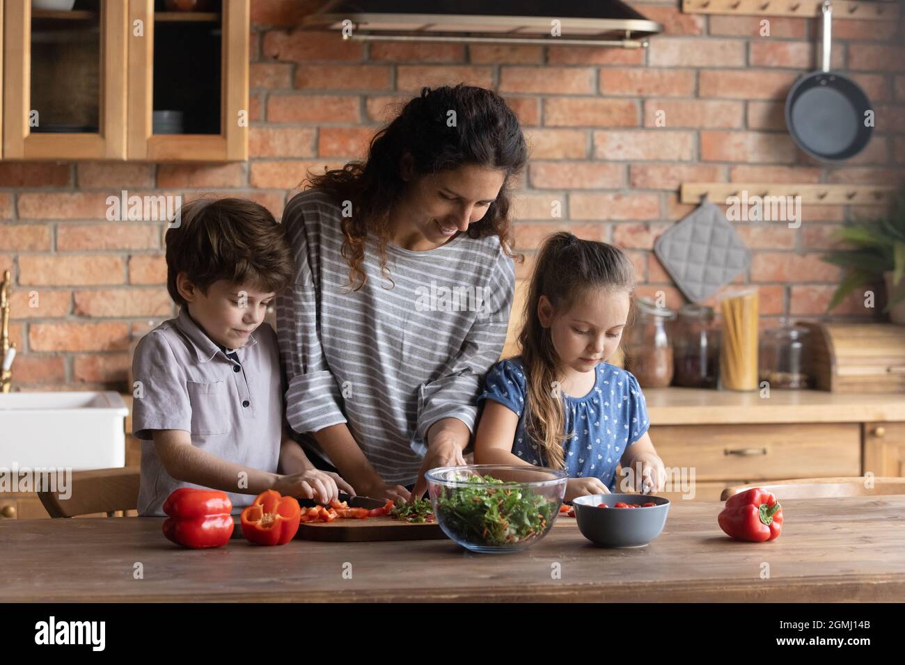 Cooking children hi-res stock photography and images - Alamy