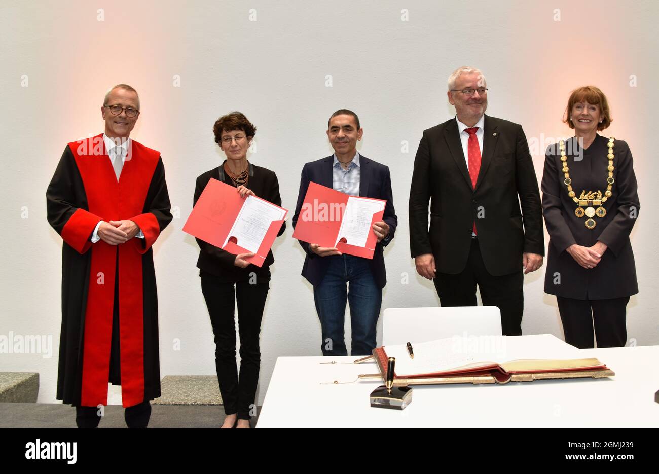 17 September 2021, North Rhine-Westphalia, Cologne: Gereon Fink, Dean ...