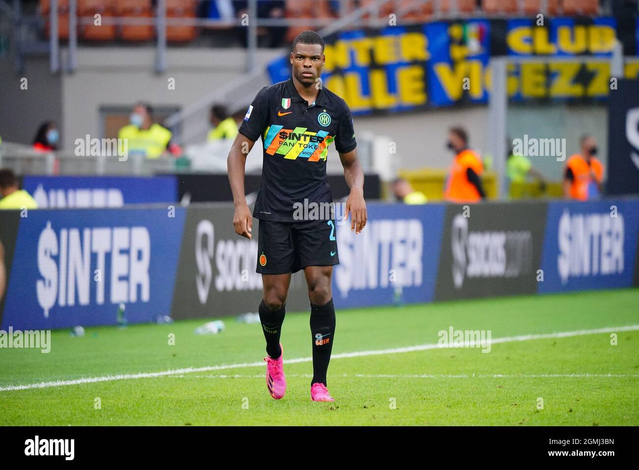 Denzel dumfries inter hi-res stock photography and images - Alamy