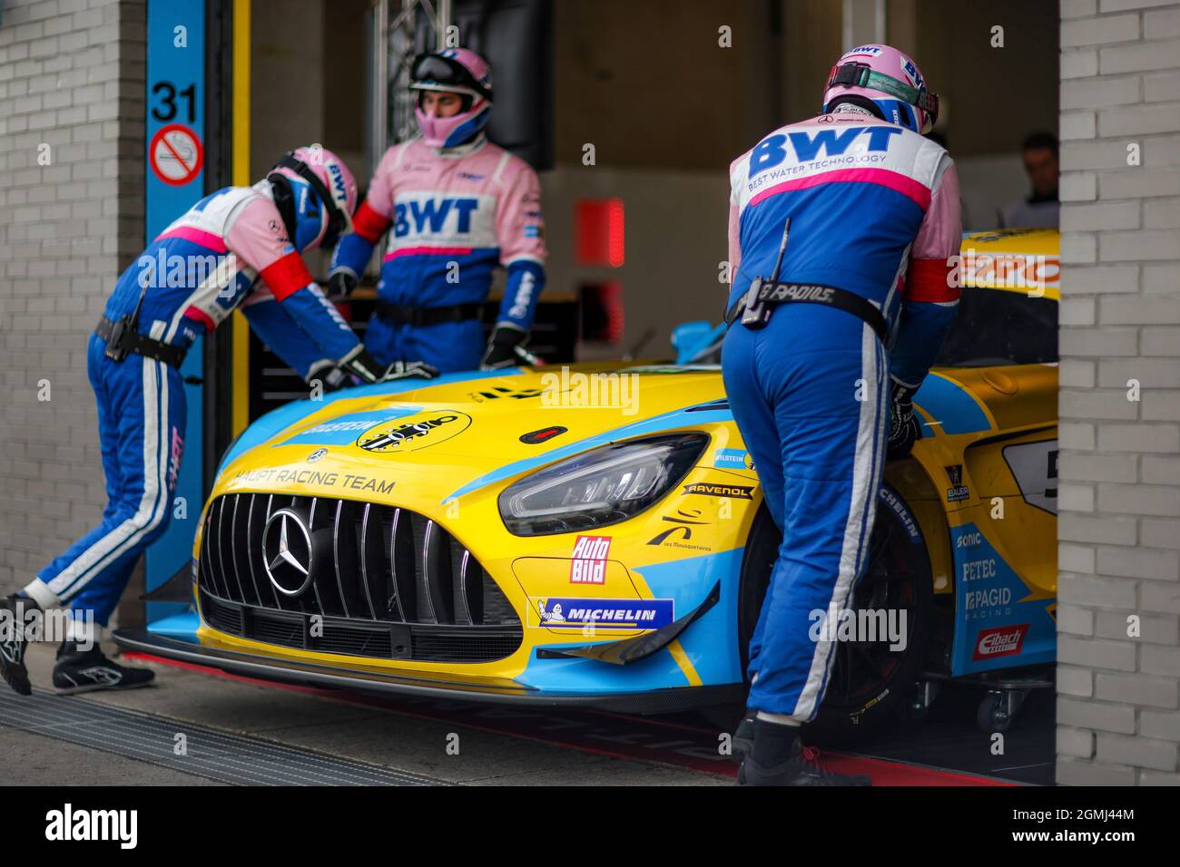 Assen: DTM TT Circuit Assen 2021, (Photo by Hoch Zwei) 5 Vincent Abril ...