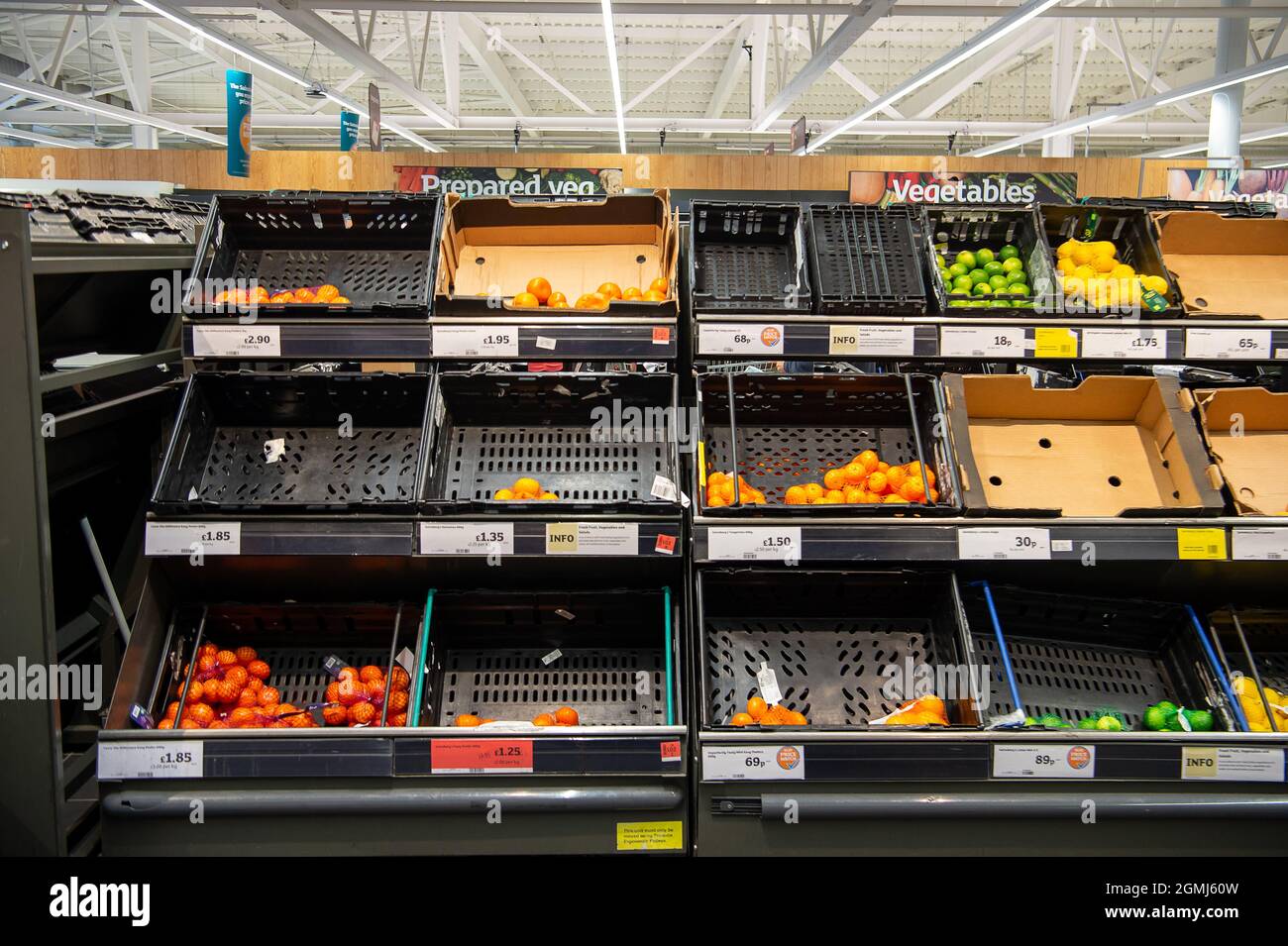 Meat aisle uk hi-res stock photography and images - Alamy