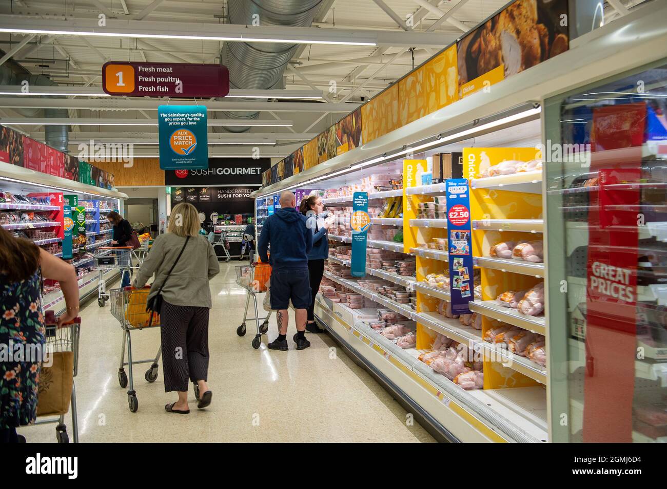 Meat aisle supermarket uk hi-res stock photography and images - Alamy
