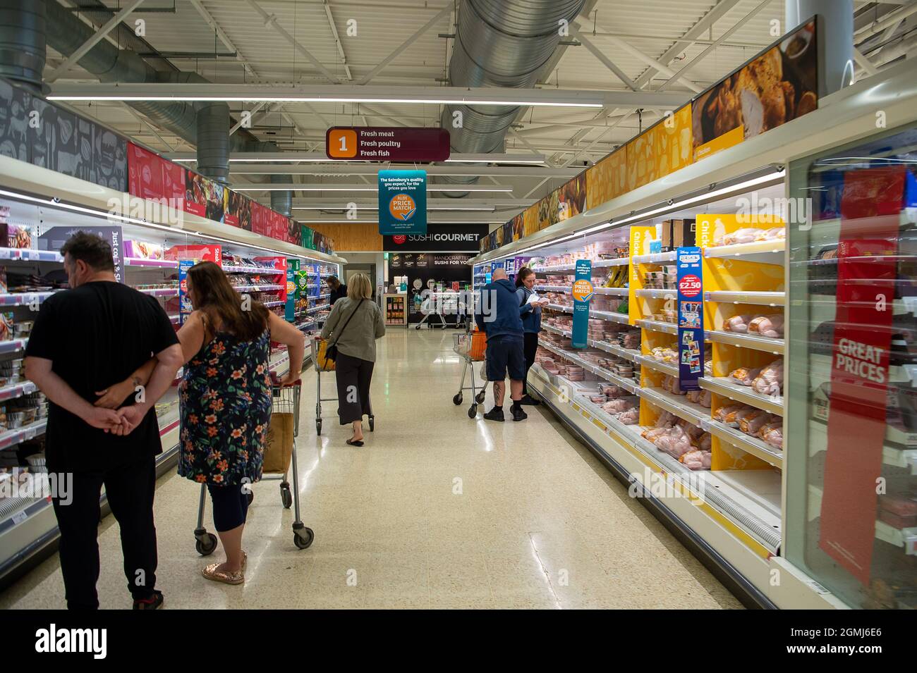 Meat aisle supermarket uk hi-res stock photography and images - Alamy