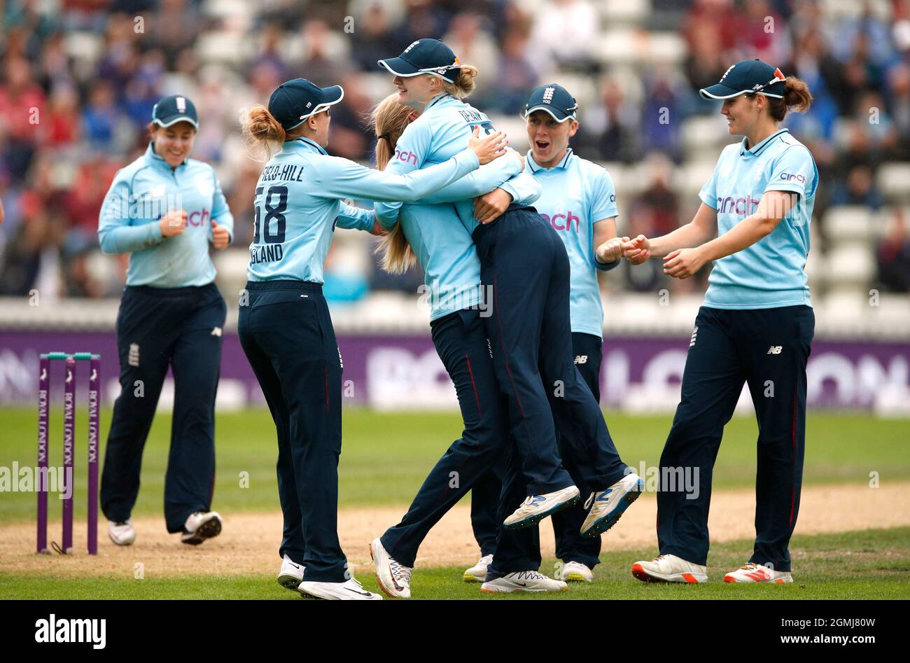 Charlie dean worcester cricket hi-res stock photography and images - Alamy
