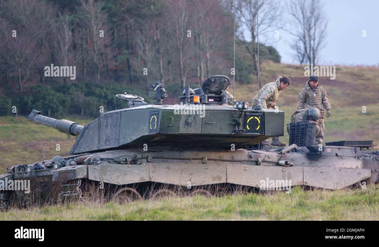 close up of British Army Challenger 2 FV4034 Main Battle Tank crew ...