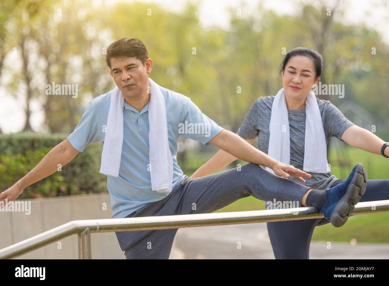 Retired couple exercising happily and healthy, retirement age exercise ...