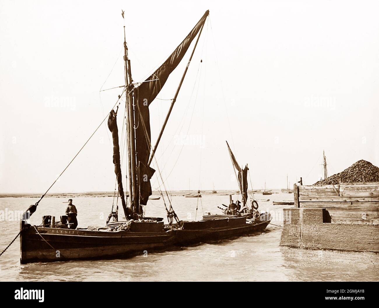 Thames barge barge hi-res stock photography and images - Alamy