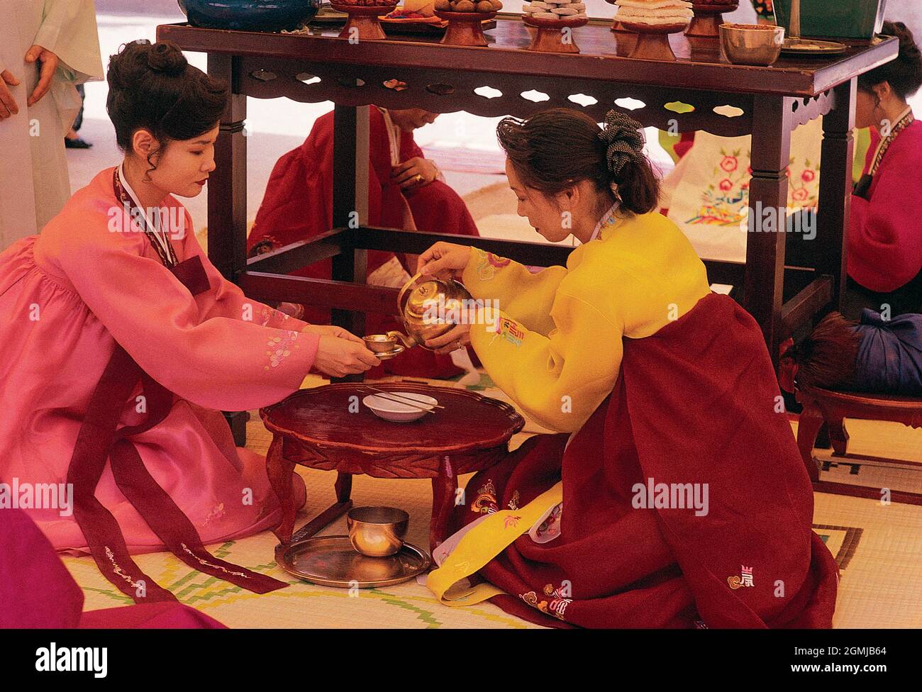 Korean tea ceremonies hi-res stock photography and images - Alamy
