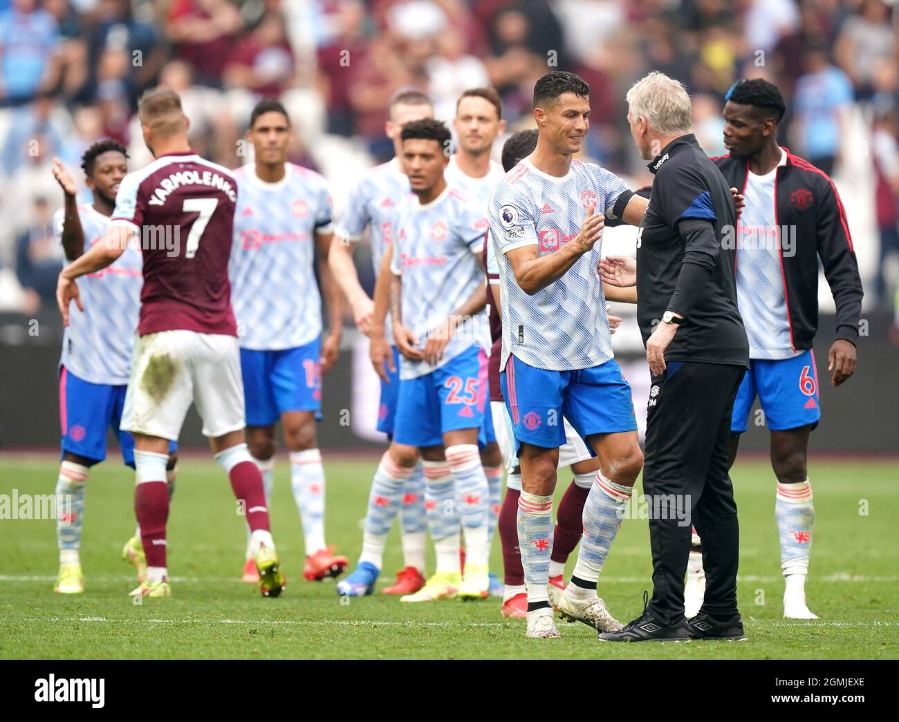 Manchester uniteds cristiano ronaldo hands hi-res stock photography and ...