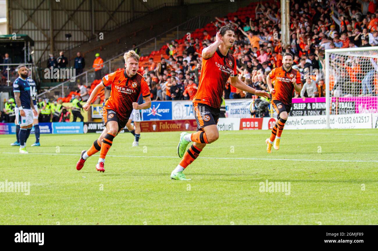 Dundee derby fans hi-res stock photography and images - Alamy