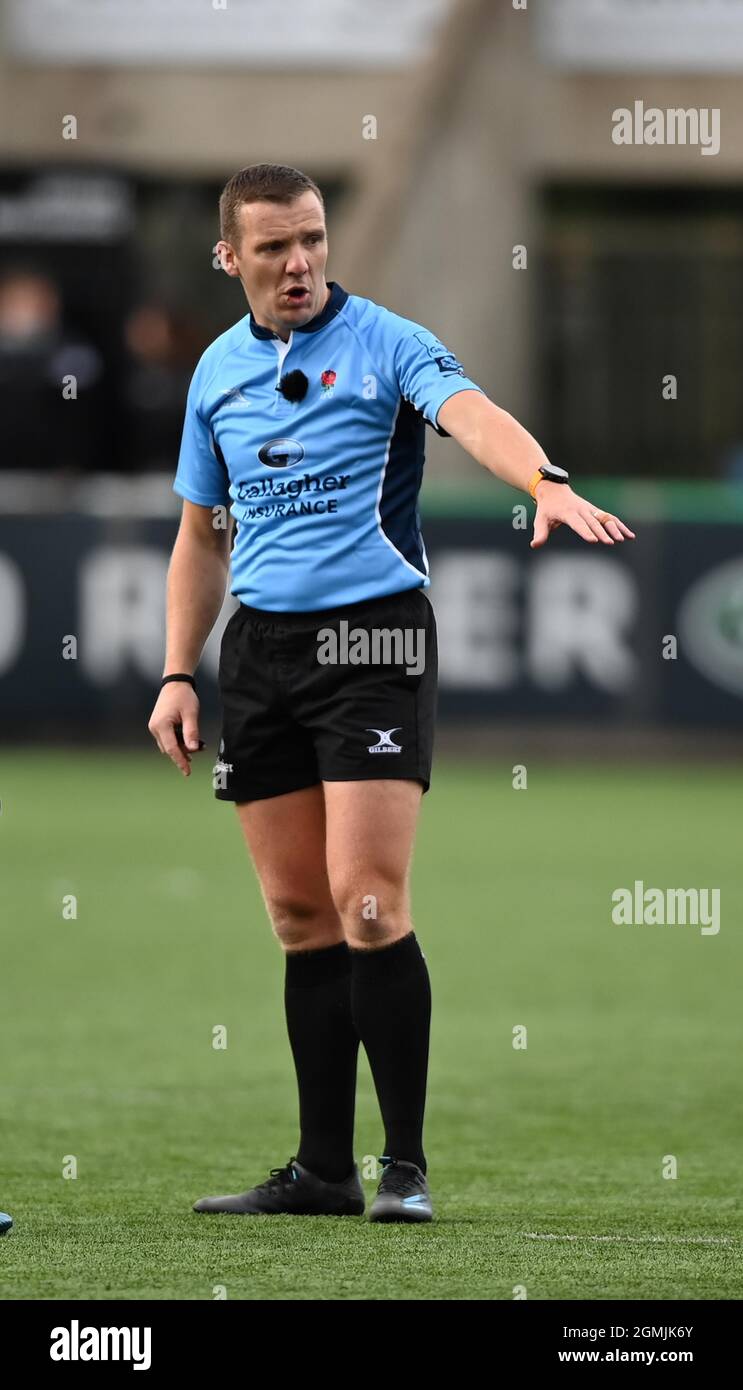 Referee tom foley hi-res stock photography and images - Alamy
