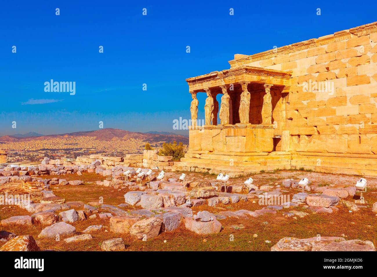 Caryatids statues on parthenon hi-res stock photography and images - Alamy