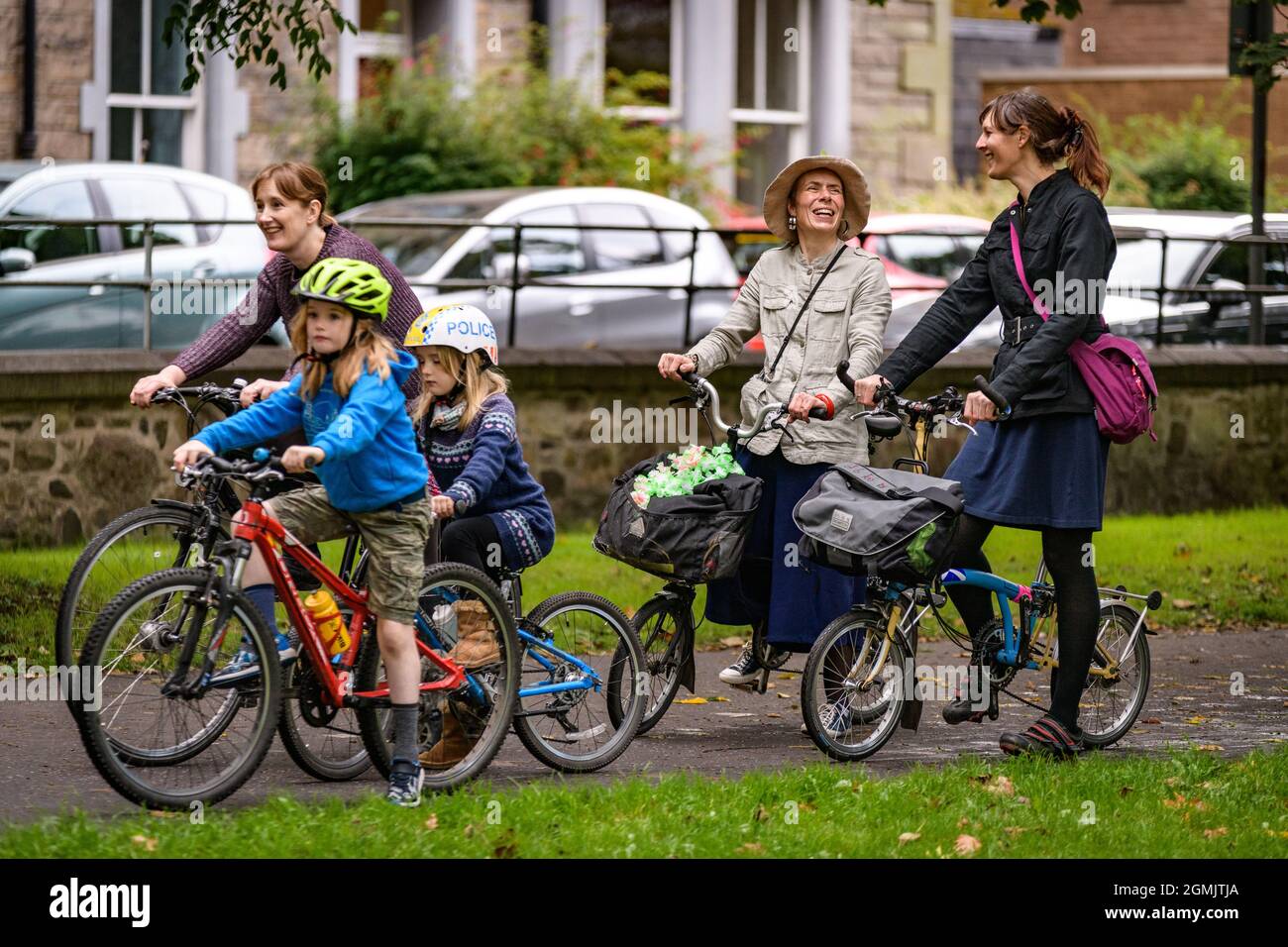 Edinburgh, Scotland. Sunday 19 September 2021. Participants at the ...