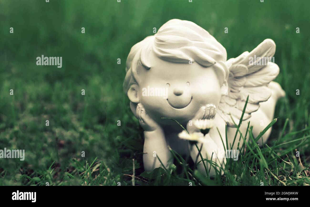 Child lying down in grass hi-res stock photography and images - Alamy