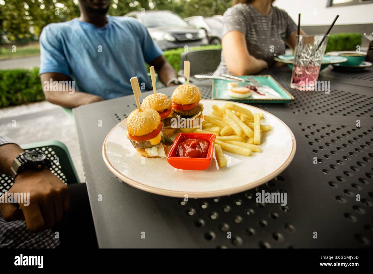 Couple eating burger black and white hi-res stock photography and ...