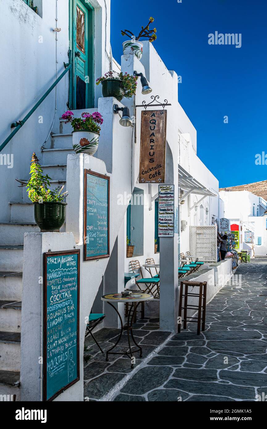 Street cafe in greece hi-res stock photography and images - Alamy