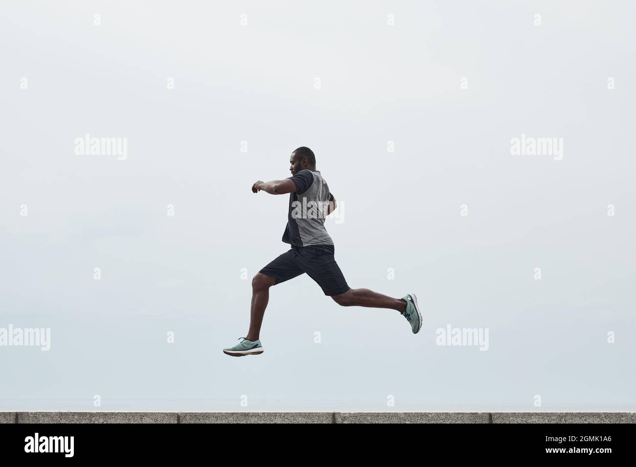 Men exercising hi-res stock photography and images - Alamy
