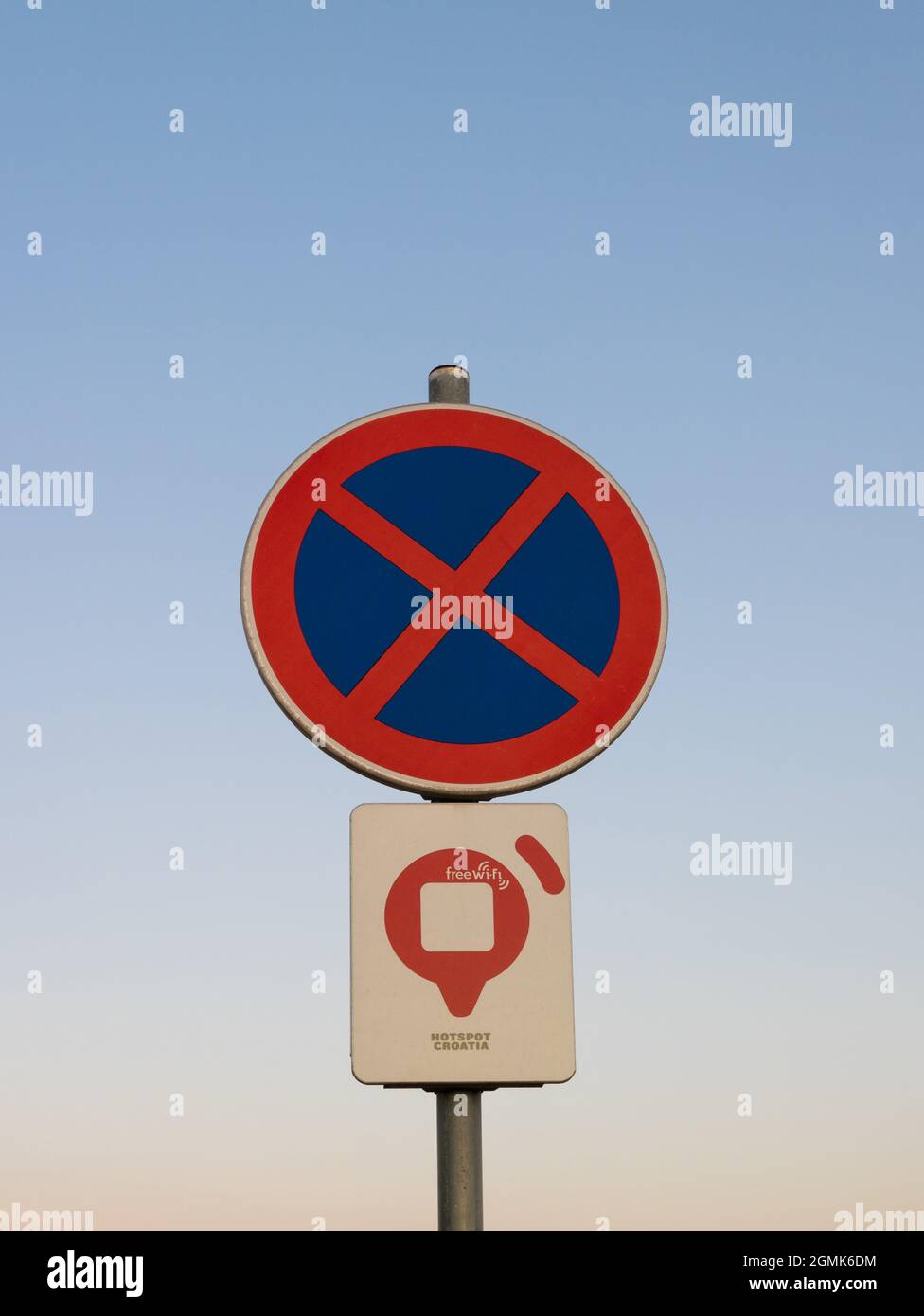 Wifi hotspot sign hi-res stock photography and images - Alamy