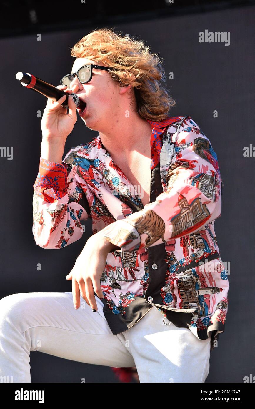 Kid laroi performance hi-res stock photography and images - Alamy