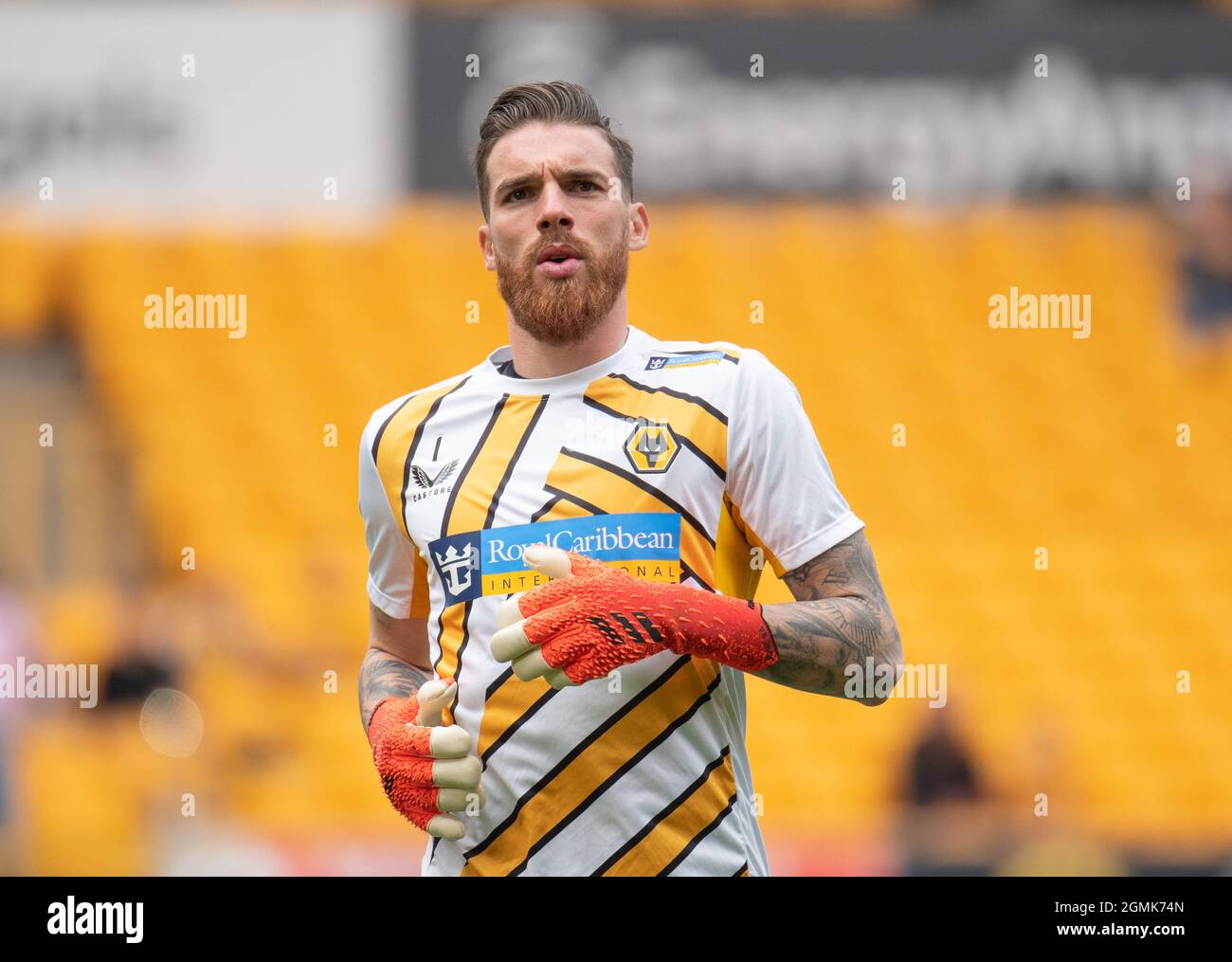 Wolverhampton wanderers goalkeeper hi-res stock photography and images ...