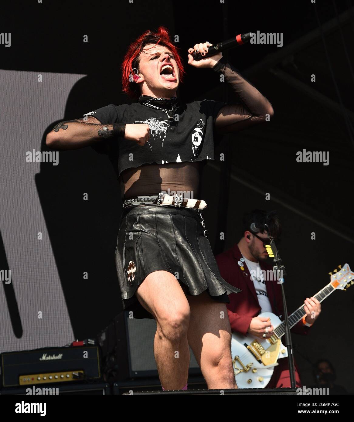Yungblud on stage hi-res stock photography and images - Alamy