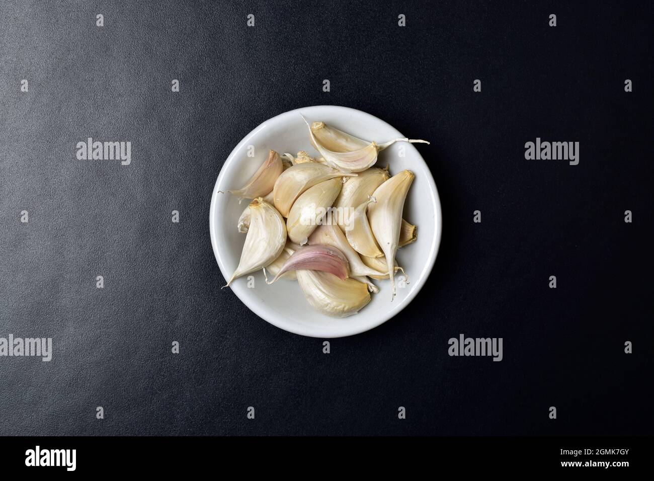 Raw garlic hi-res stock photography and images - Alamy