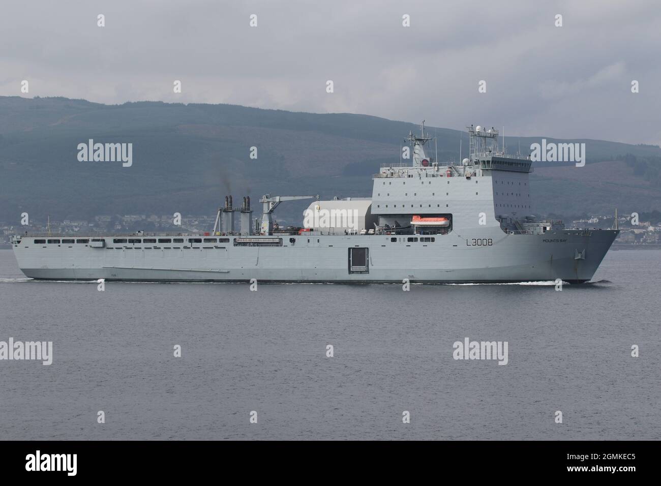 Bay class landing ship dock hi-res stock photography and images - Alamy