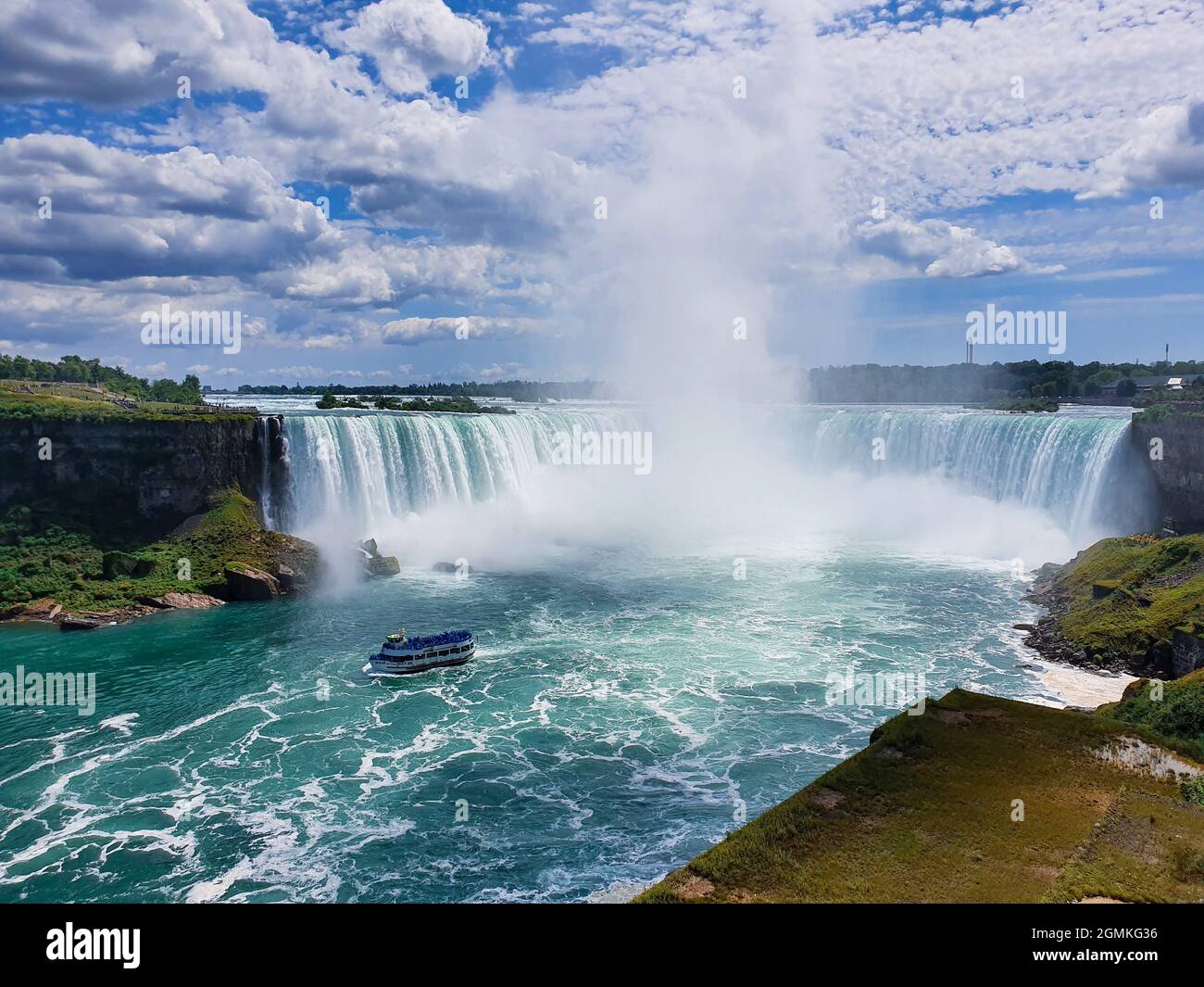 Tourist boat approaching niagara falls Stock Photo - Alamy