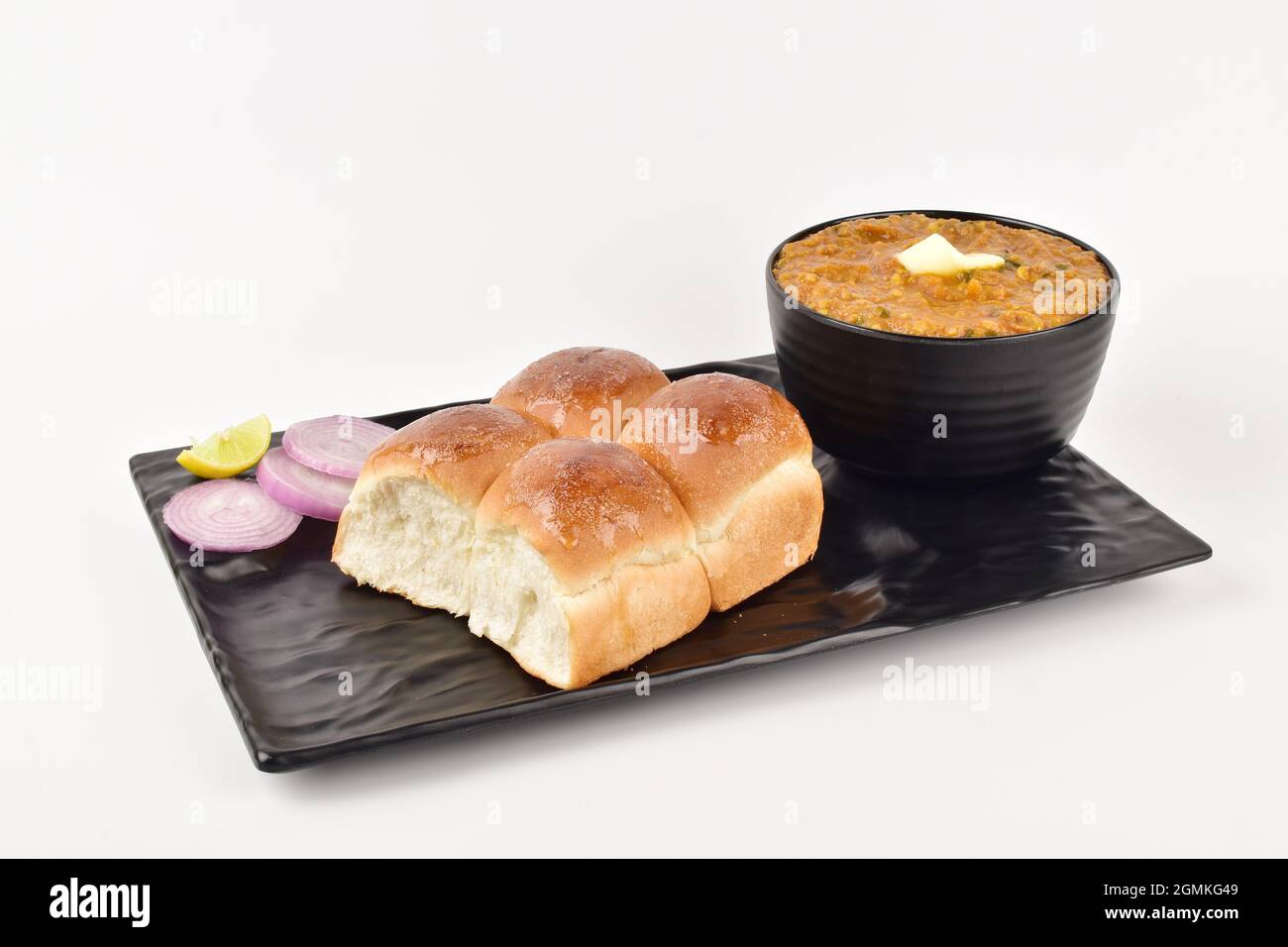 Mumbai famous dish paav bhaji in black plate, Mumbai morning food Stock ...