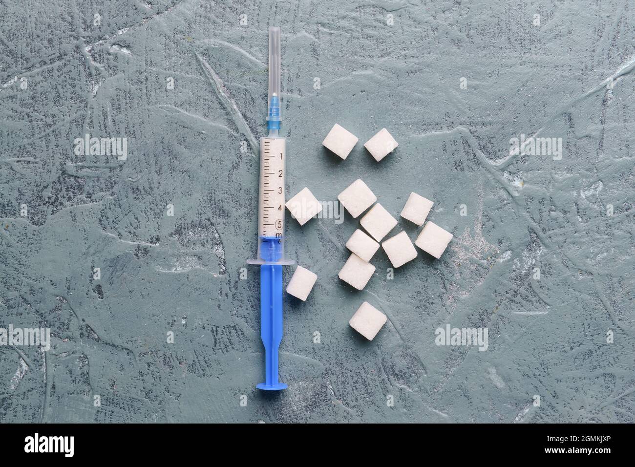 Syringe for insulin injection and sugar on grunge background Stock ...