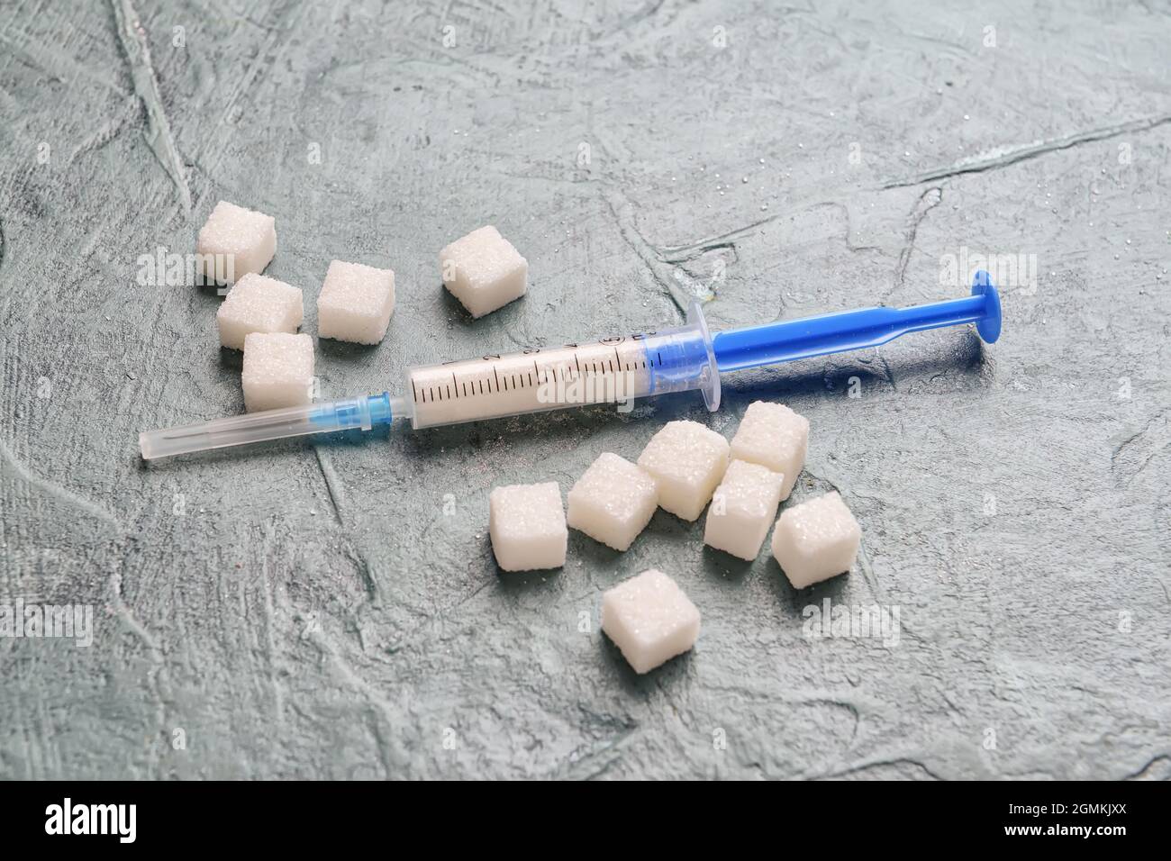 Syringe for insulin injection and sugar on grunge background Stock ...