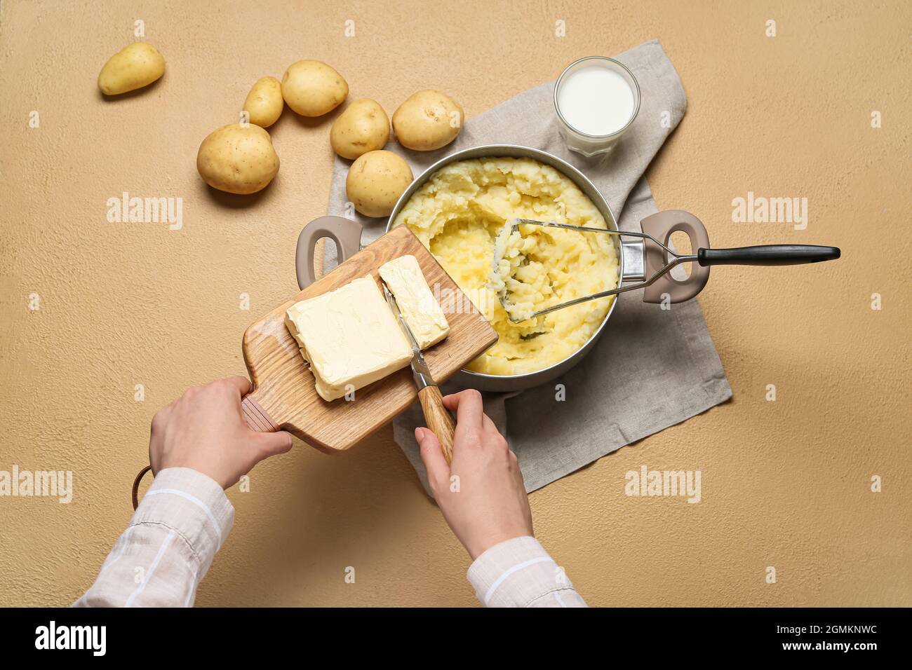 Adding mashed ingredients hi-res stock photography and images - Alamy