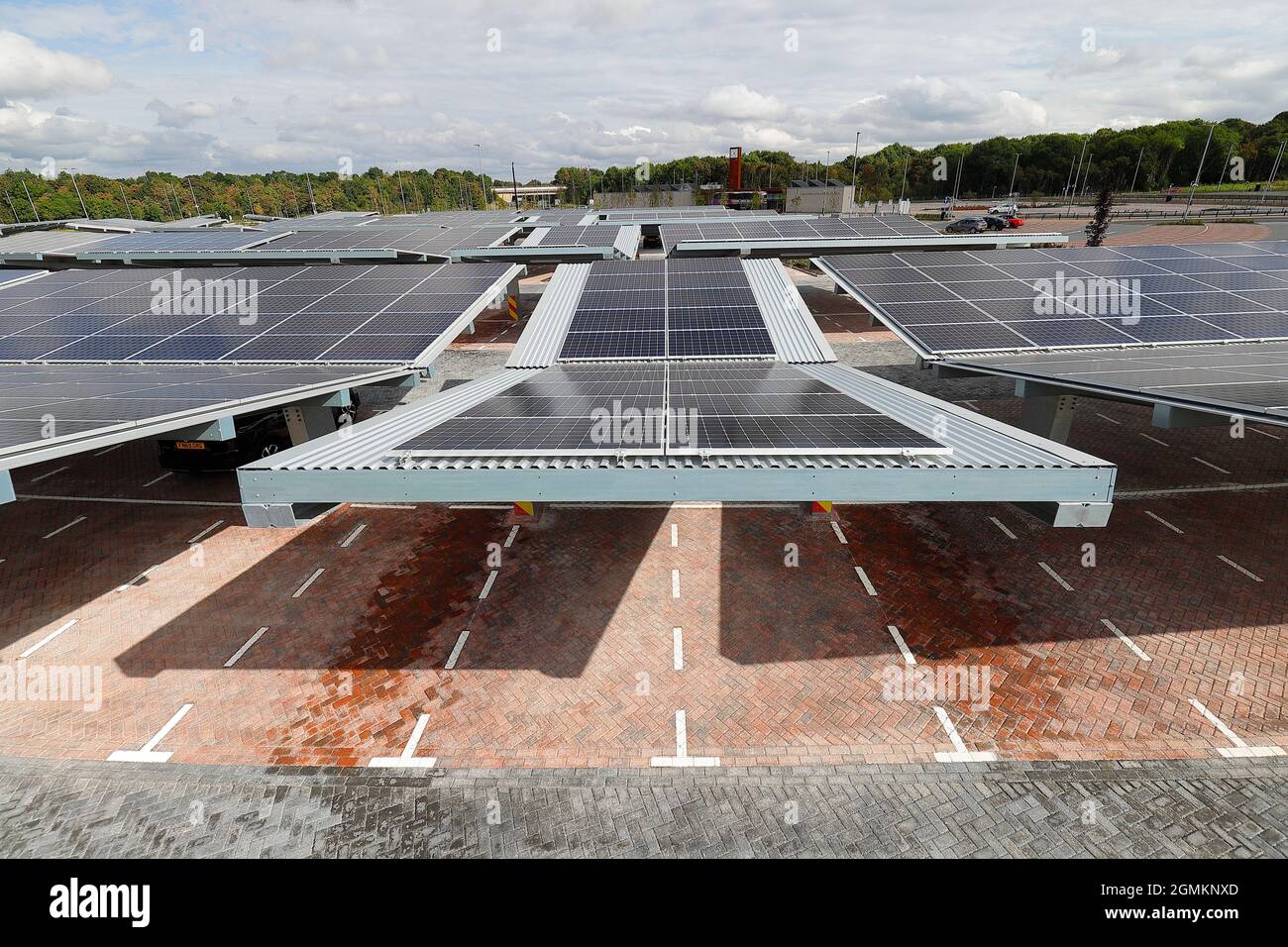 Solar powered park and ride hi-res stock photography and images - Alamy