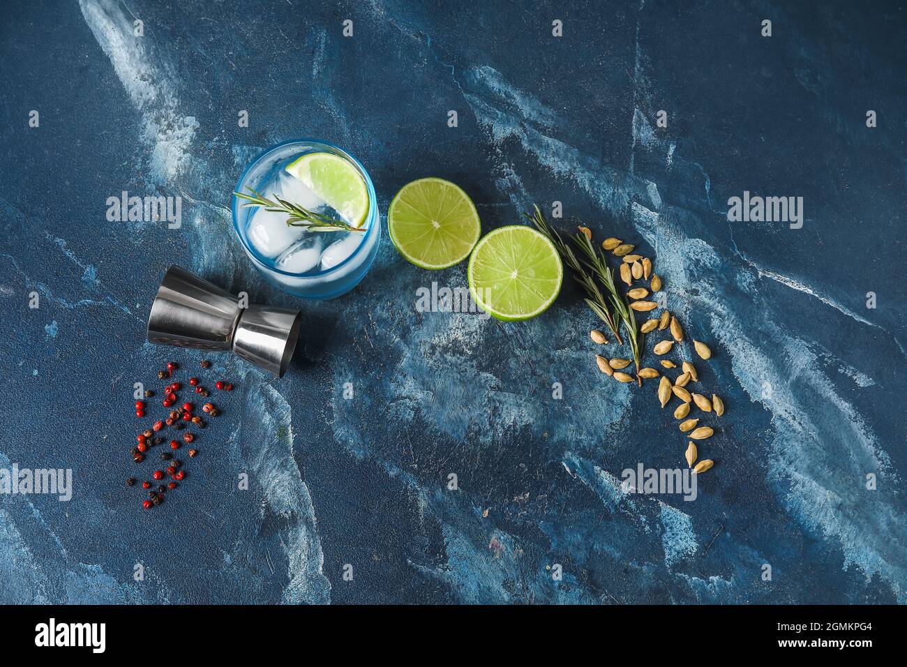 Glass of cold gin tonic on color background Stock Photo - Alamy