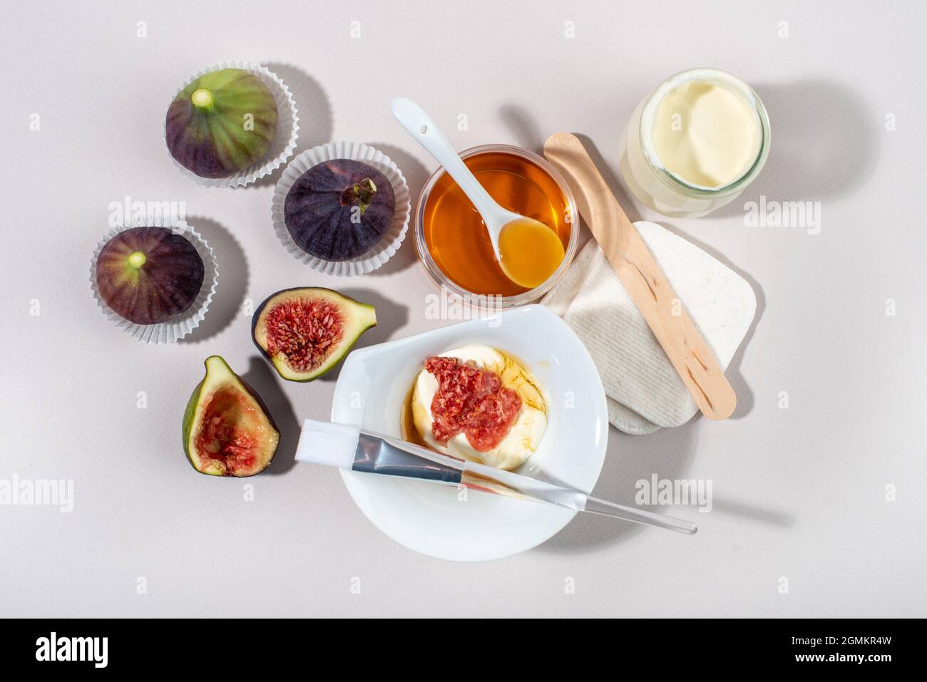 Fresh fig fruits facial mask recipe. Table top view Stock Photo - Alamy